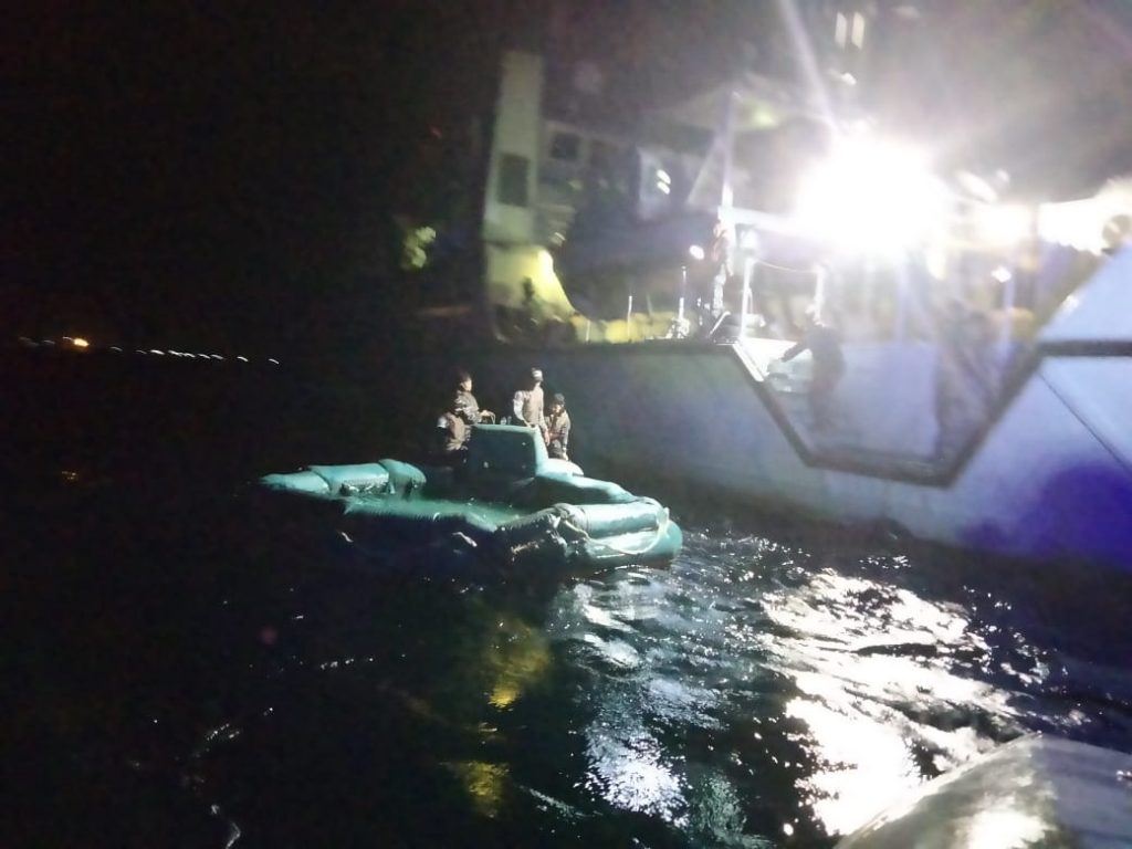 KMP Yunicee Tenggelam di Selat Bali, TNI AL Kirim 2 KRI untuk SAR ...